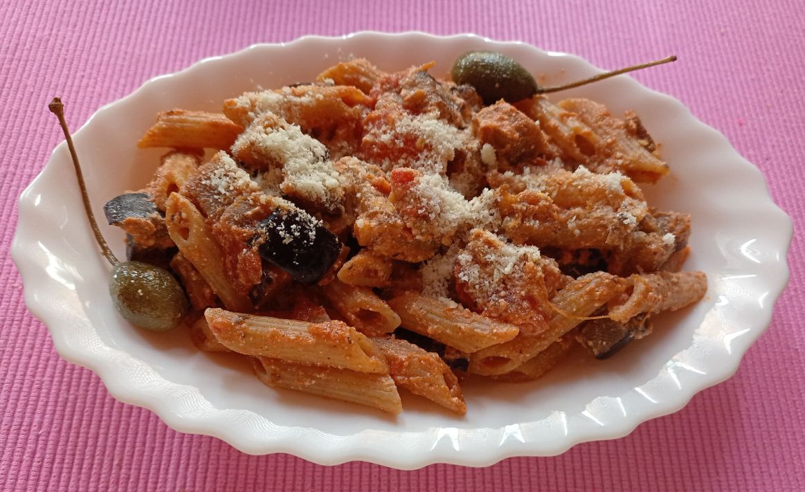 Pasta sa patlidžanom i paradajzom (Pasta alla Norma) – Crvenkapina kujna